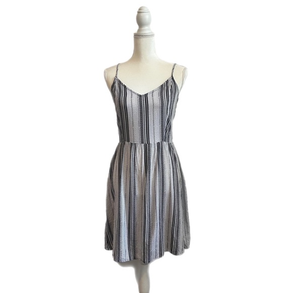 Divided | Dresses | H M Divided Black And White Lightweight Dress ...
